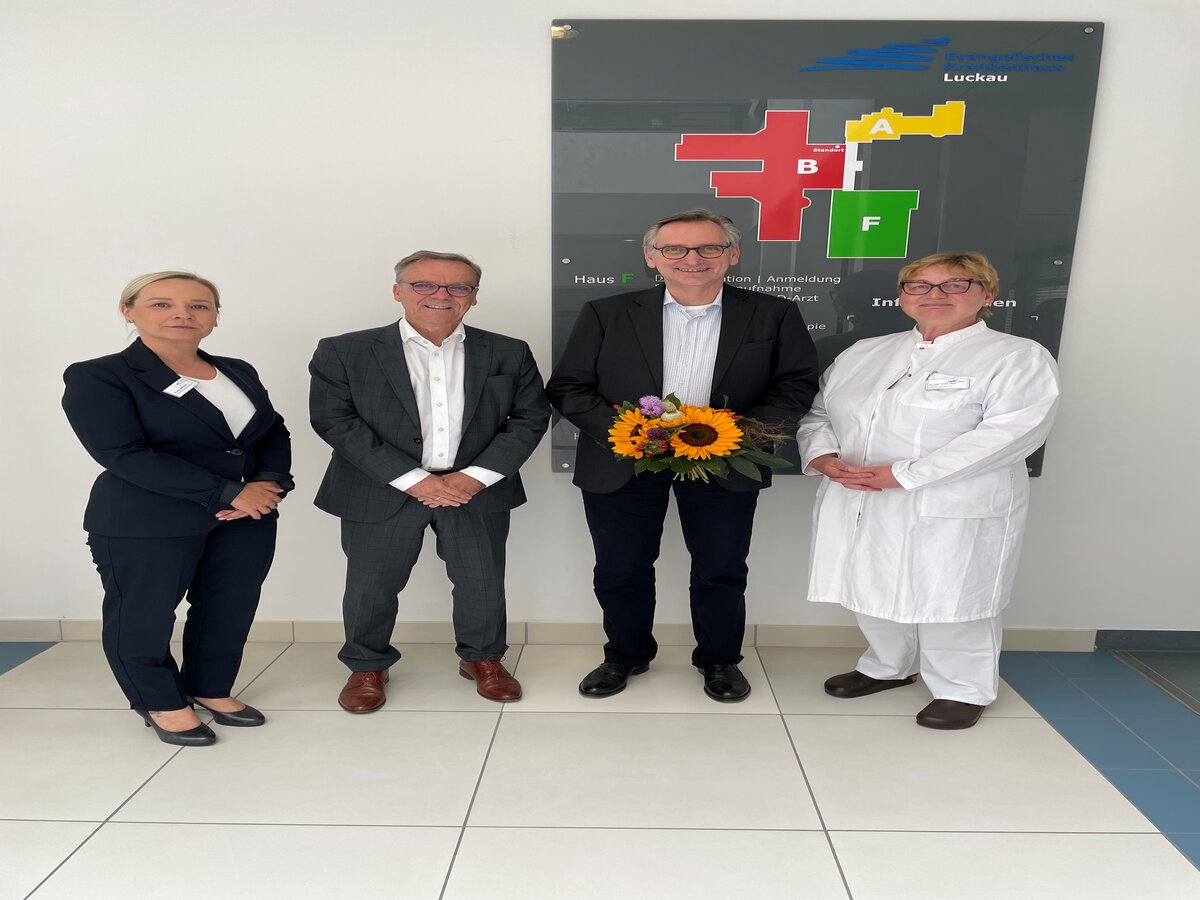 Dr Ottmar Schmidt bernimmt Gesch ftsf hrung Im Evangelischen dr-ottmar-schmidt-bernimmt-gesch-ftsf-hrung-im-evangelischen